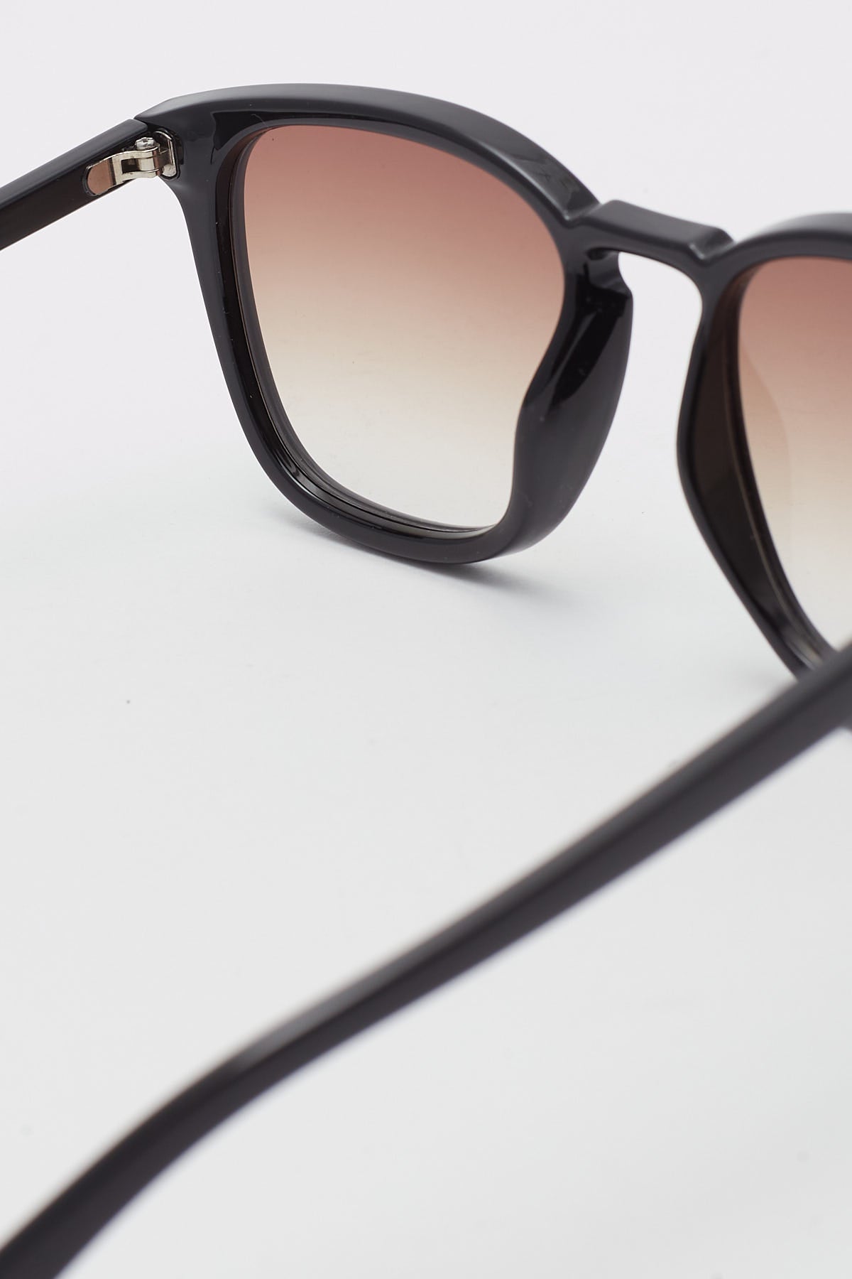 Le Specs – Universal Store