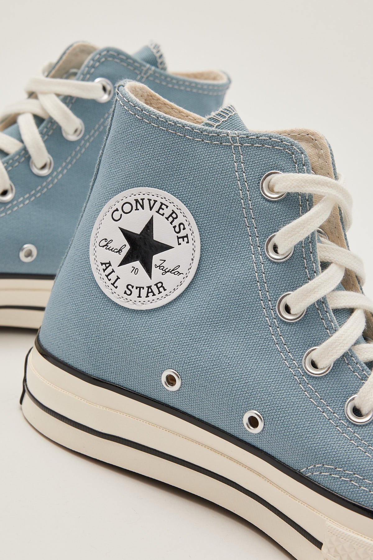 Sneakers – Universal Store