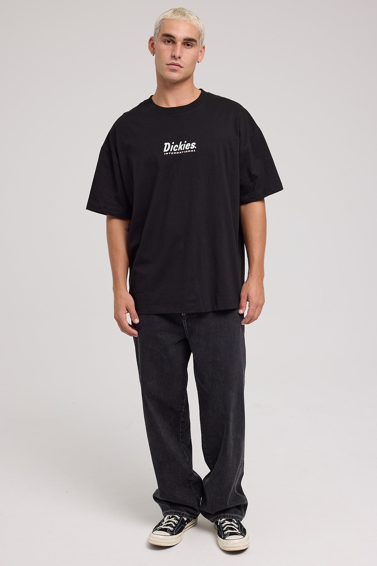 Men's Graphic Tees | Oversized & Boxy-Fit T-Shirts – Universal Store