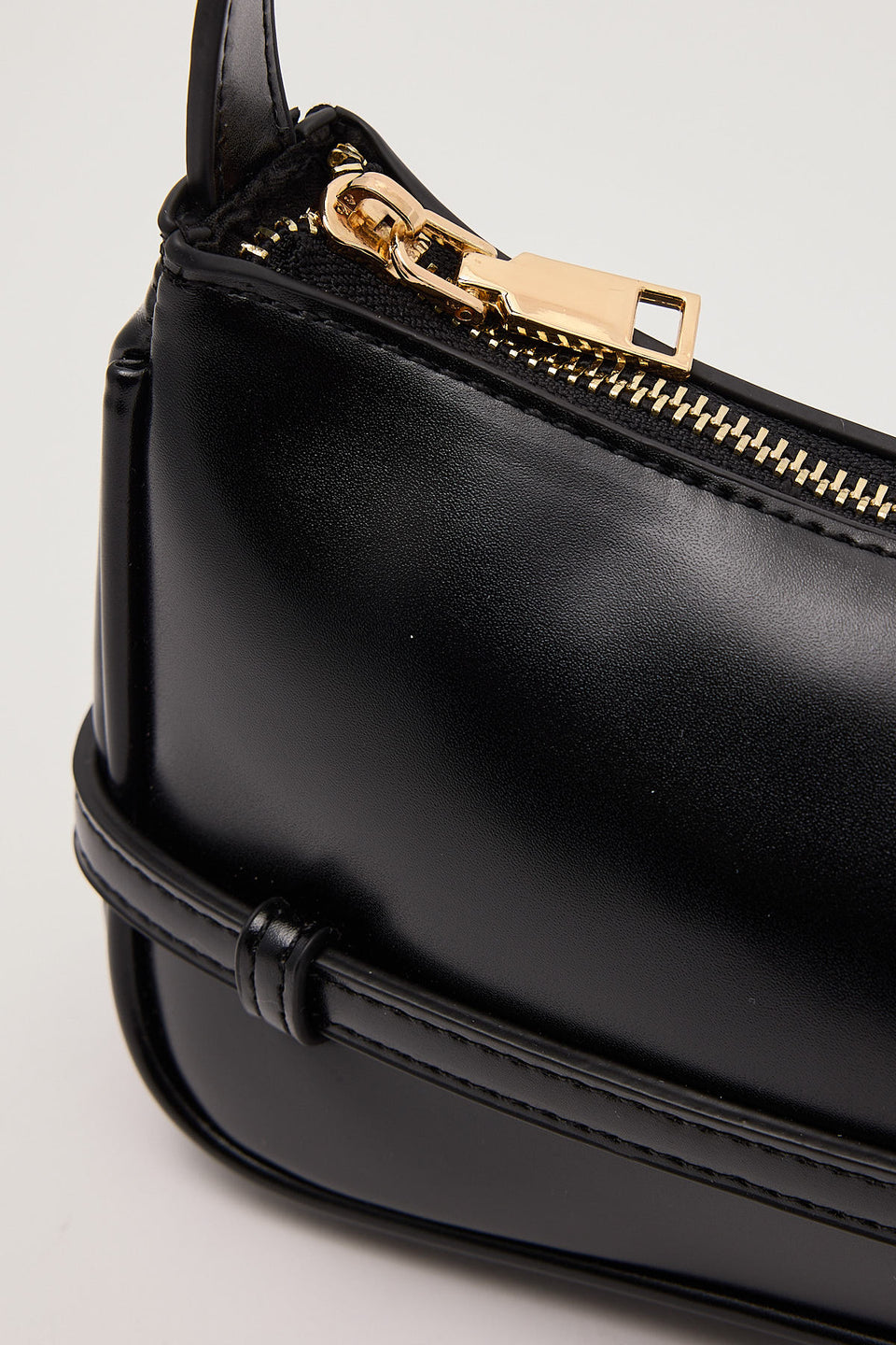 Perfect Stranger Selene Mini Buckle Handbag Black – Universal Store