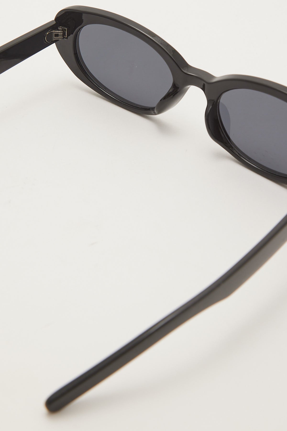 Sunglasses & Glasses – Universal Store